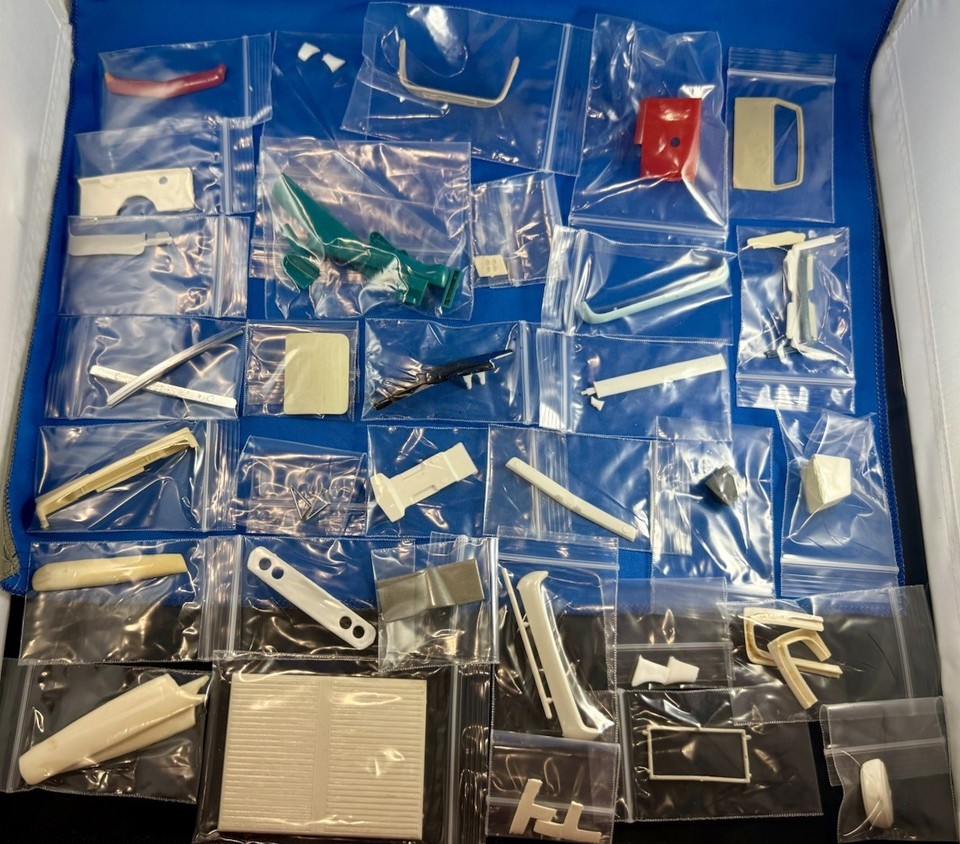 Junkyard Model Cars Parts LARGE LOT Random Parts 1/25th scale? #blanco1 ...