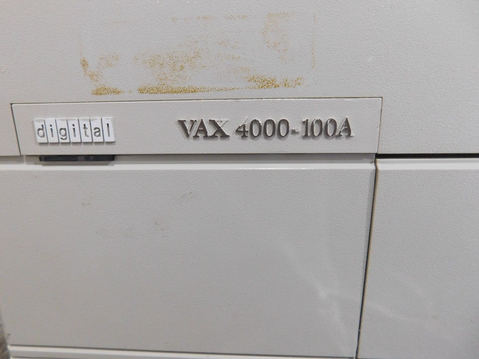 Digital Equipment (DEC) VAX-4000-100A. 47DBM-B9-B01 Micro Computer ...