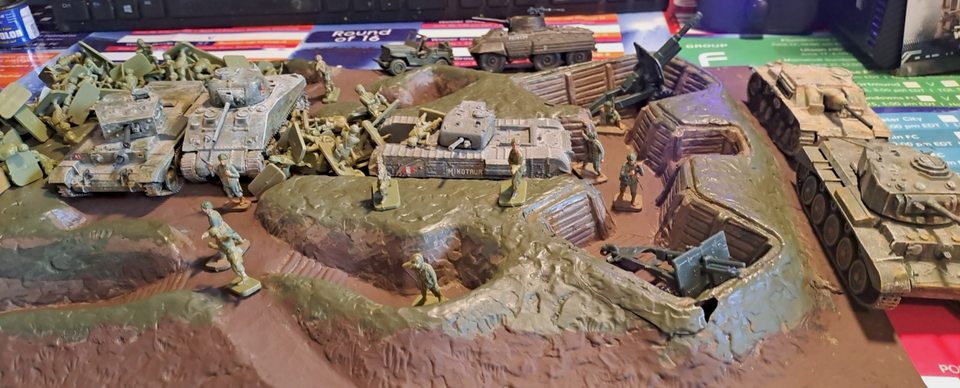 Airfix 1.72 Vehicles, Guns, 130+US Paratroopers & Plastic Trench ...