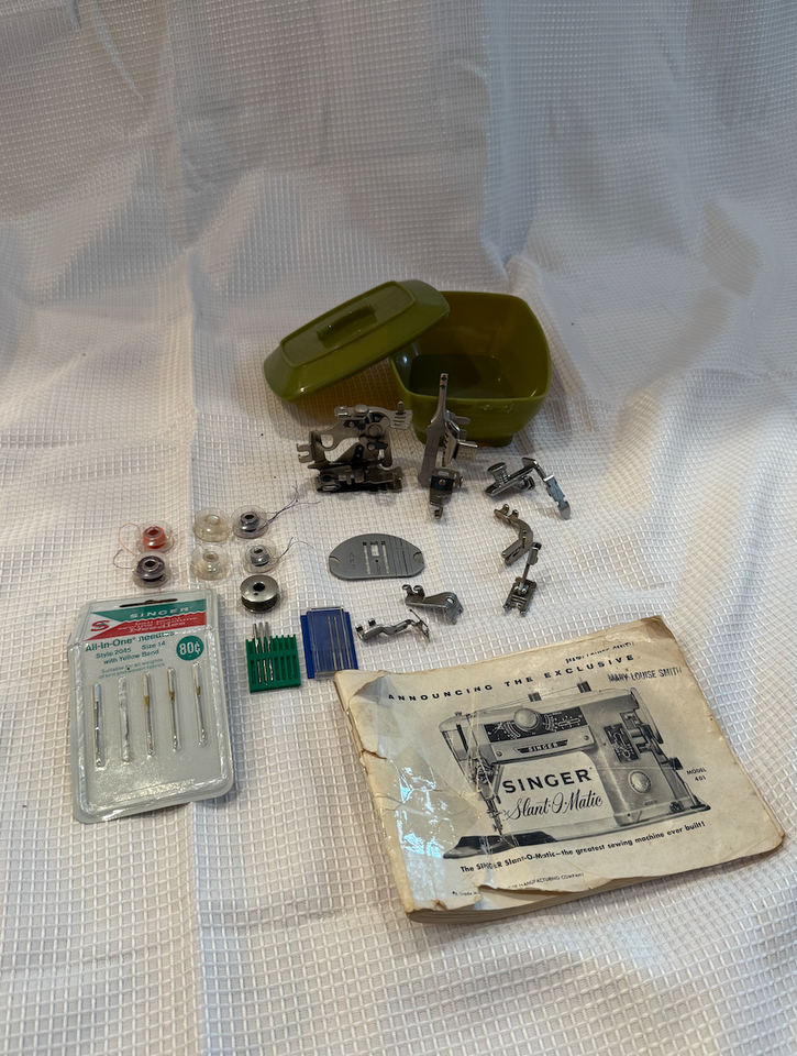 Vintage "SINGER" Model 401A Sewing Machine w/ Carrying Case ~ Tested w ...