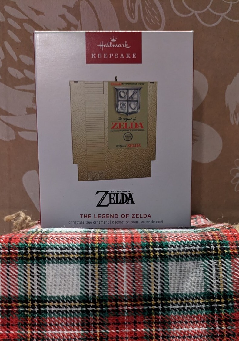 The Legend of Zelda Gold Game Cartridge Ornament Special Release ...