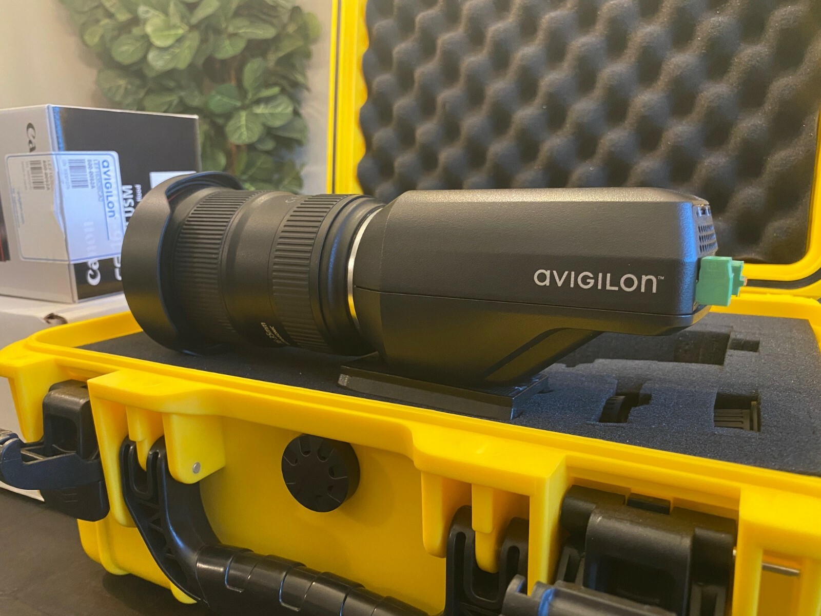 Avigilon 61MP (10k) 61C-H5PRO-B - Kit - Worlds most powerful security ...