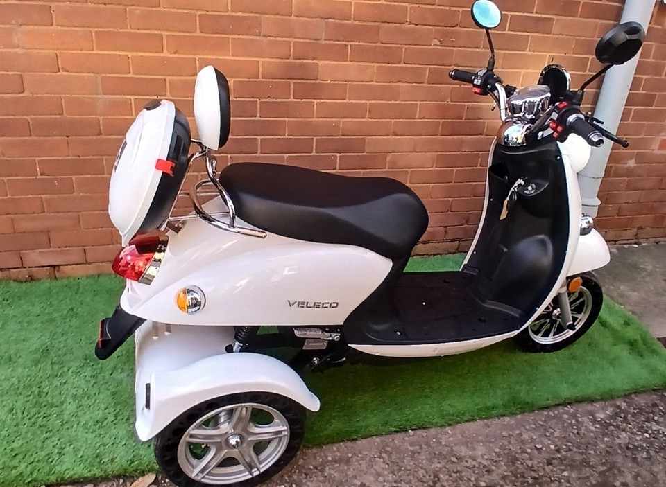 VELECO WHITE ELECTRIC MOBILITY SCOOTERS ZT63 - EXCELLENT CONDITION ...