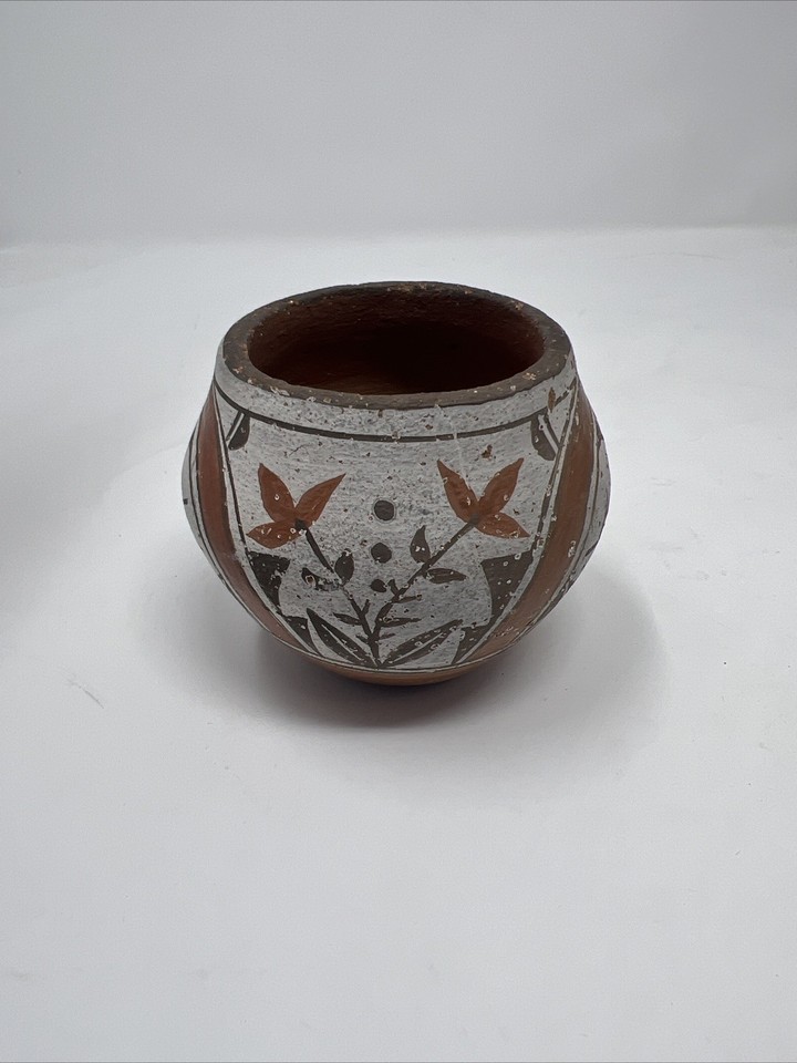 Native American Zia Pueblo Pottery Roadrunner Design - Artist - Julia ...