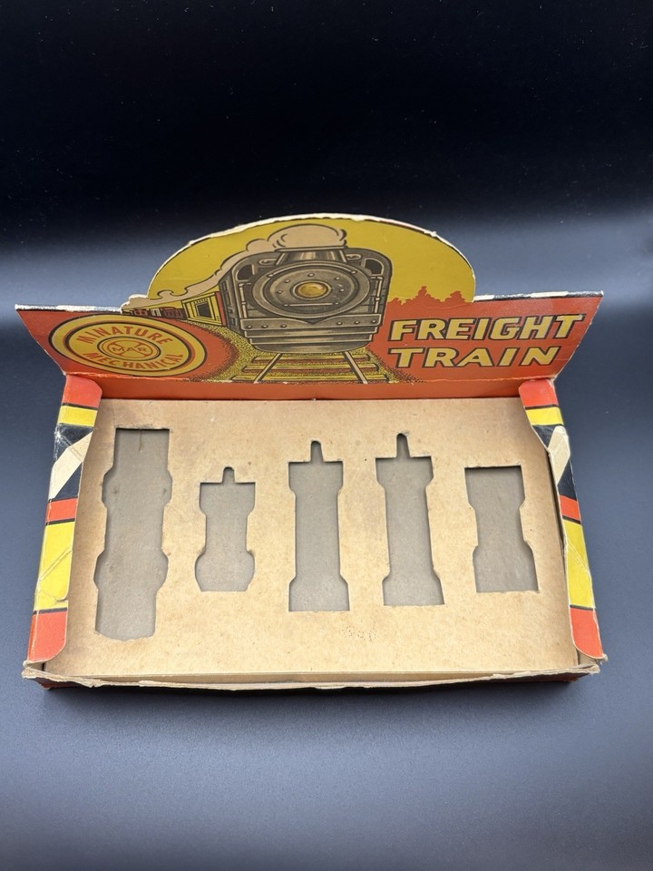 Vintage 1940s Marx Tin Wind Up Train Set With Key In Original Store ...