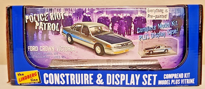 Lindberg Ford Crown Victoria Police Riot Patrol Scratched Case Kit ...