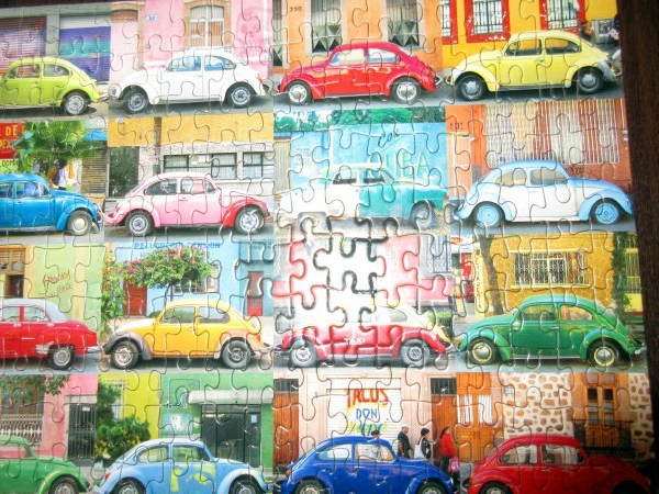 "MUCHOS AUTOS" Galison 500 Pc Jigsaw Puzzle Collage VW Beetle Bug Cars ...