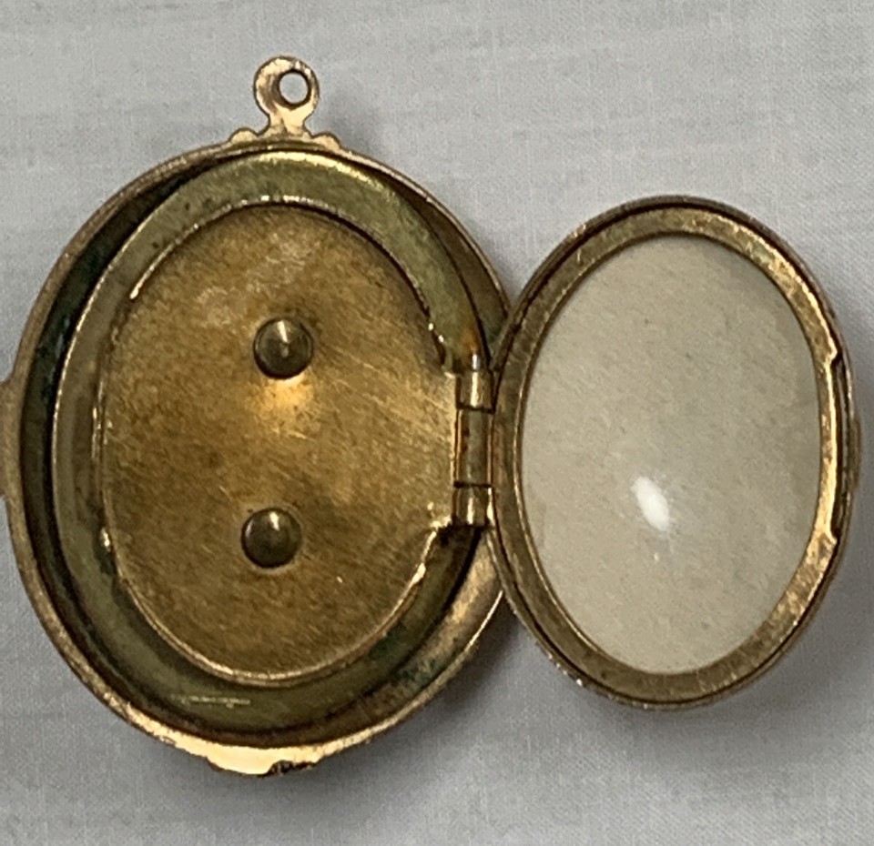 Vintage Signed CORO Photo Locket Cameo Pendant 1.5" | eBay