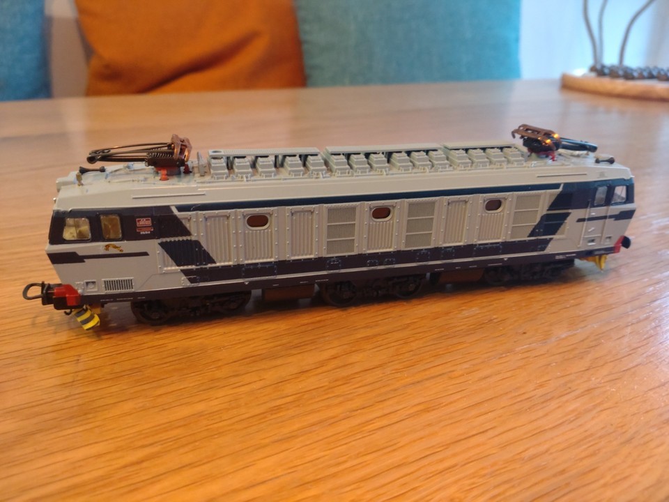 HO gauge Lima Trenitalia FS 208136 electric DC locomotive E633-022 ...