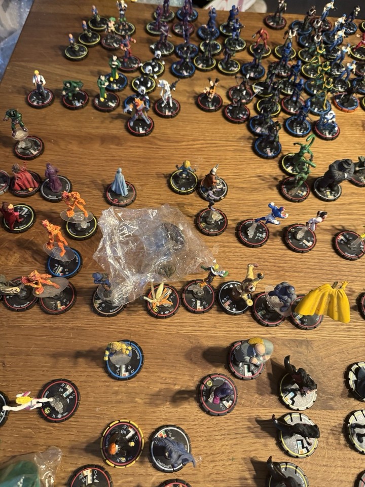 250 Heroclix Marvel DC Clix Konvolut über 200 Verschiedene Riesen ...