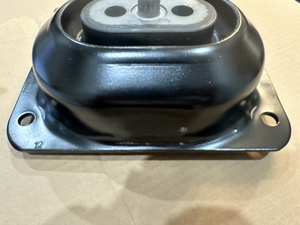 Volvo 20503550 1622836 16860170 MV27025 Motor Mount Rubber Cushion NEW ...