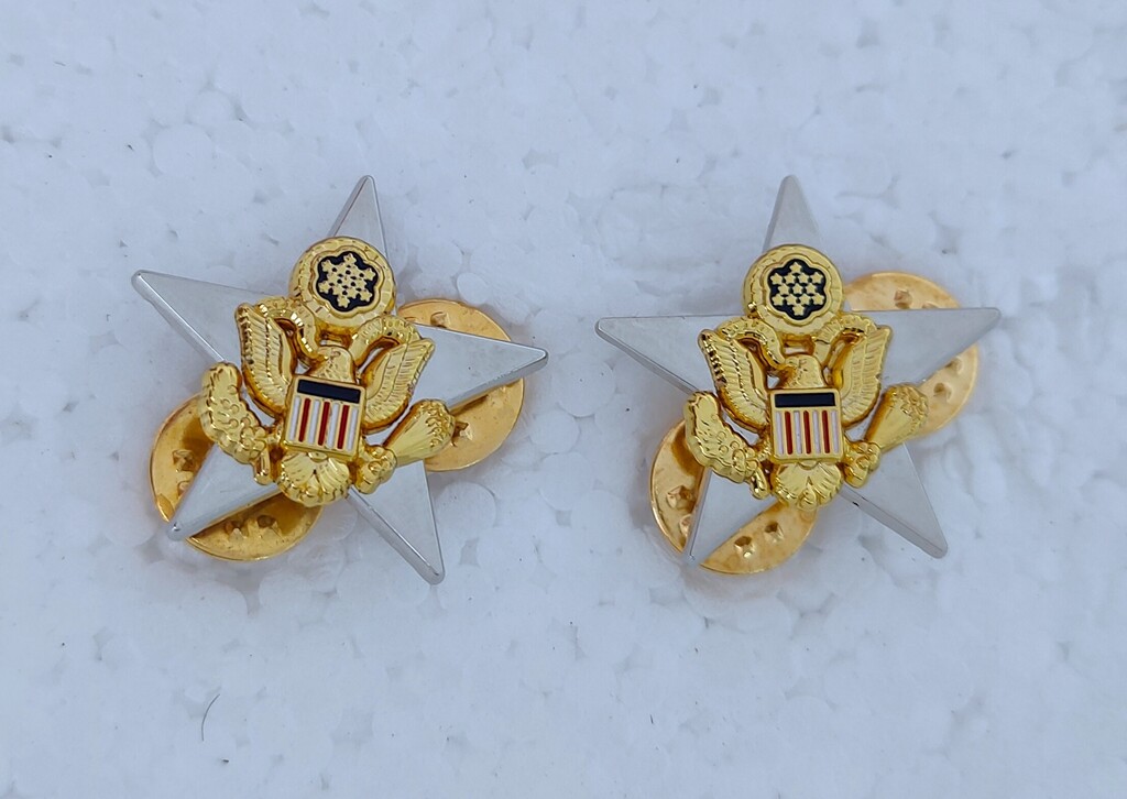 PAIR OF US ARMY OFFICER’S GENERAL STAFF LAPEL PIN METAL BADGE INSIGNIA ...