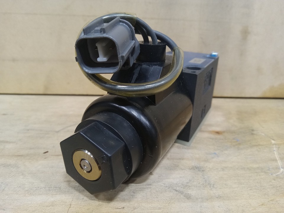 Kawasaki Rexroth Hydraulic Directional Valve 4WE6D-60L0/AG24NS-C44, 83 ...