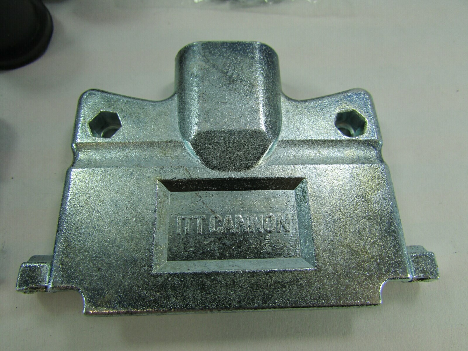 New ITT Cannon Metal Backshell Kit 37-Position DSub Cable Connector 980 ...