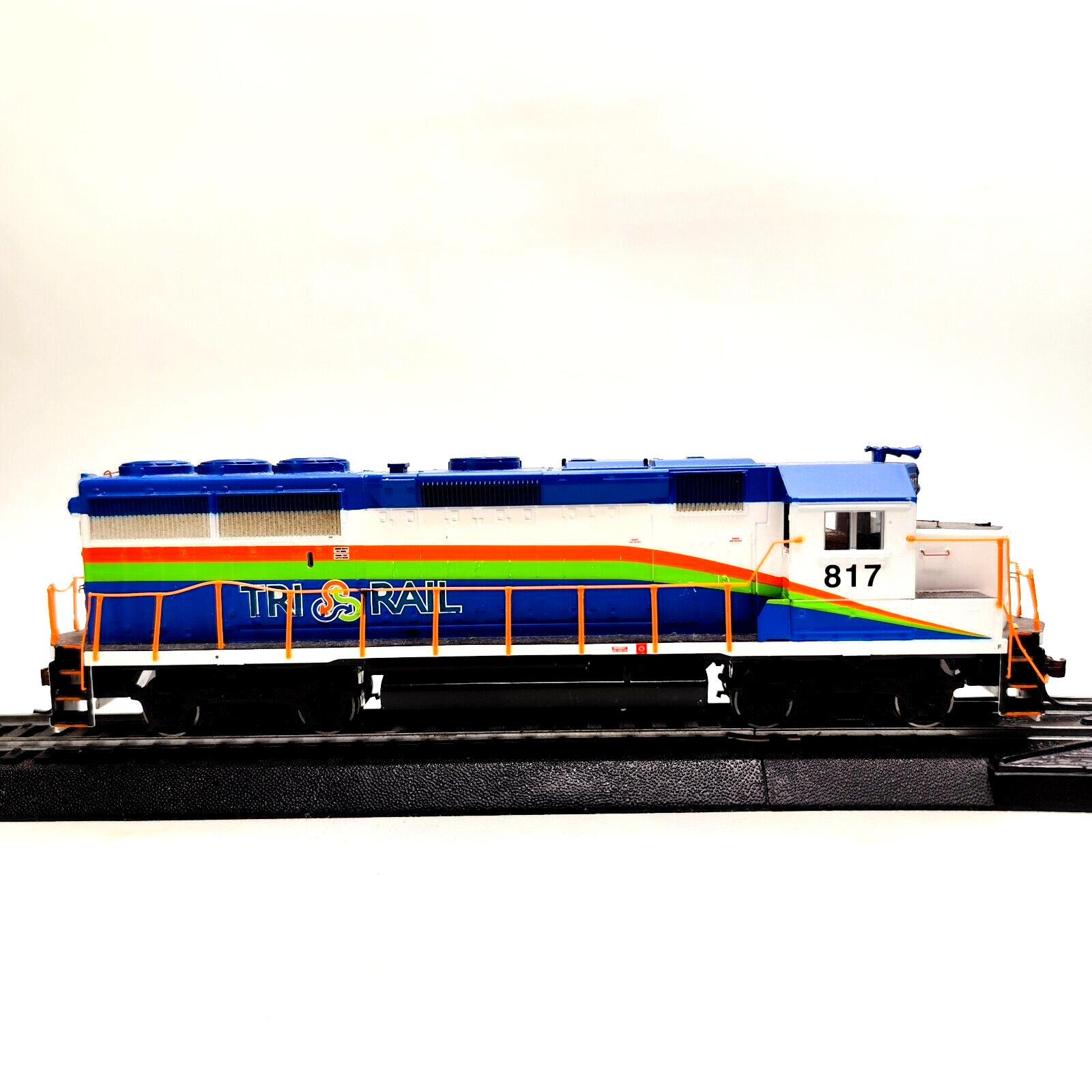 HO Athearn Florida Tri Rail EMD GP50 #817 Powered Engine Locomotive | eBay