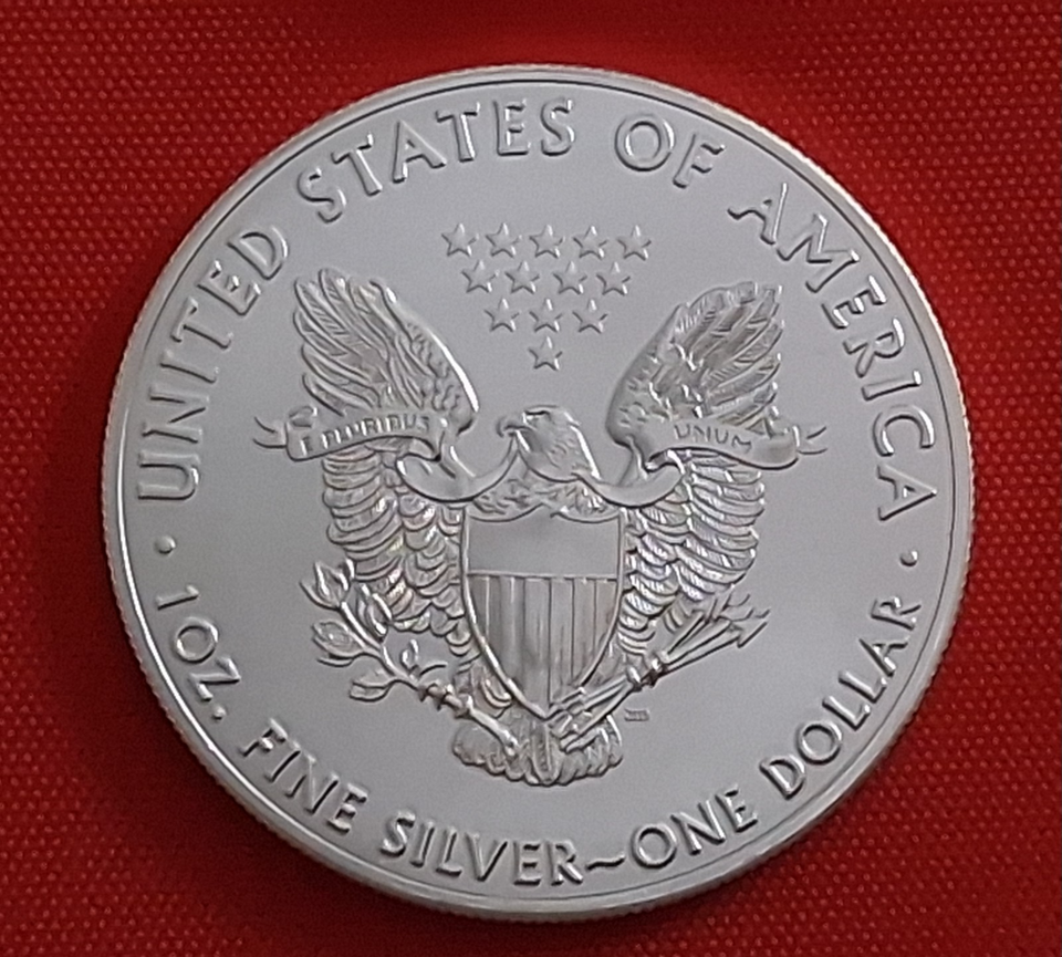 2018 American Silver Eagle 1 Troy Oz. .999 Fine Silver BU + Felt Holder ...