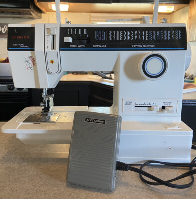 Singer Sewing Machine 4562T With Pedal. White Electronic Control TESTED ...