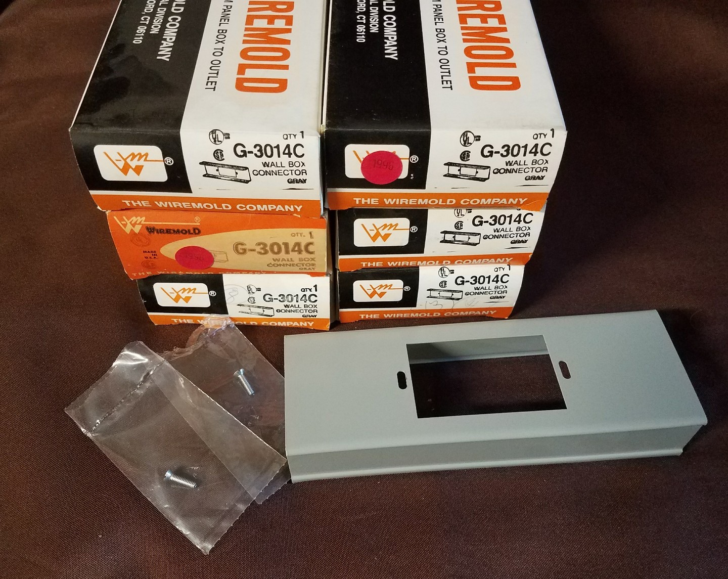 6 Wiremold G-3014C Gray Wall Box Connectors for Plugmold G-3000 | eBay