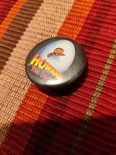 VINTAGE nos PINBACK BUTTON HOWARD THE DUCK movie - EGG | eBay