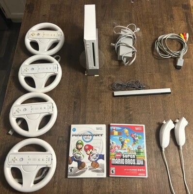Nintendo Wii Console Bundle Mario Kart & Super Mario 4 Controller ...