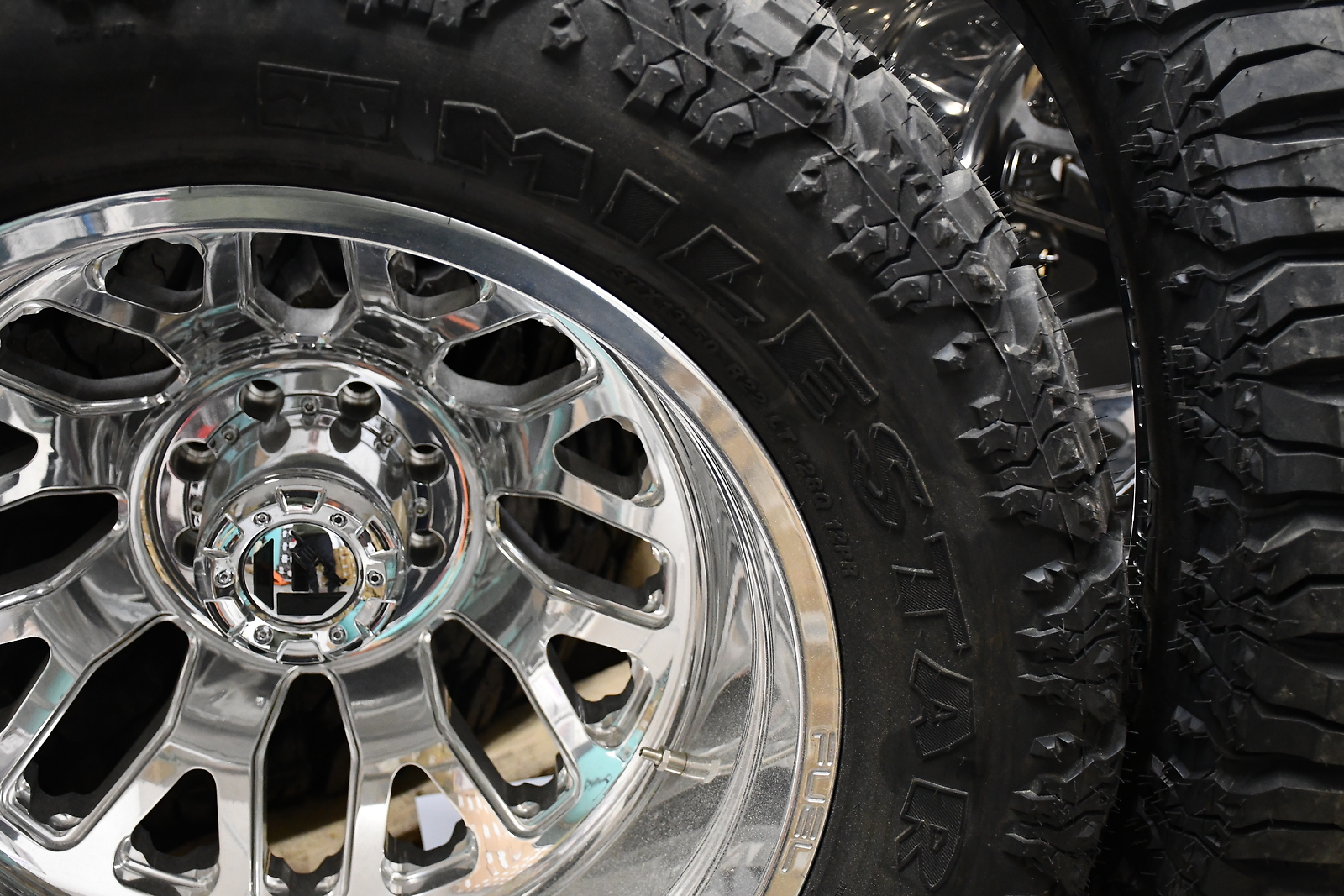 Set Dually Wheels and Tires 8x6.5 37" Tires 22" Fuel Forged Polished ...