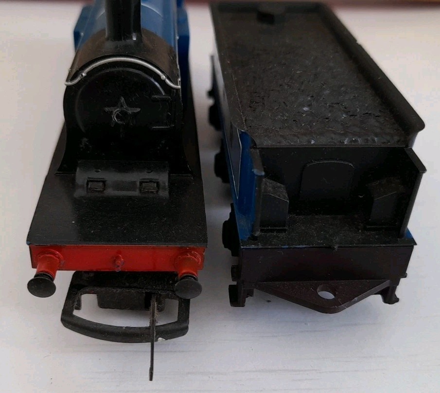 Hornby Railways R553 4-2-2 Caledonian Blue Locomotive & Tender~ OO ...