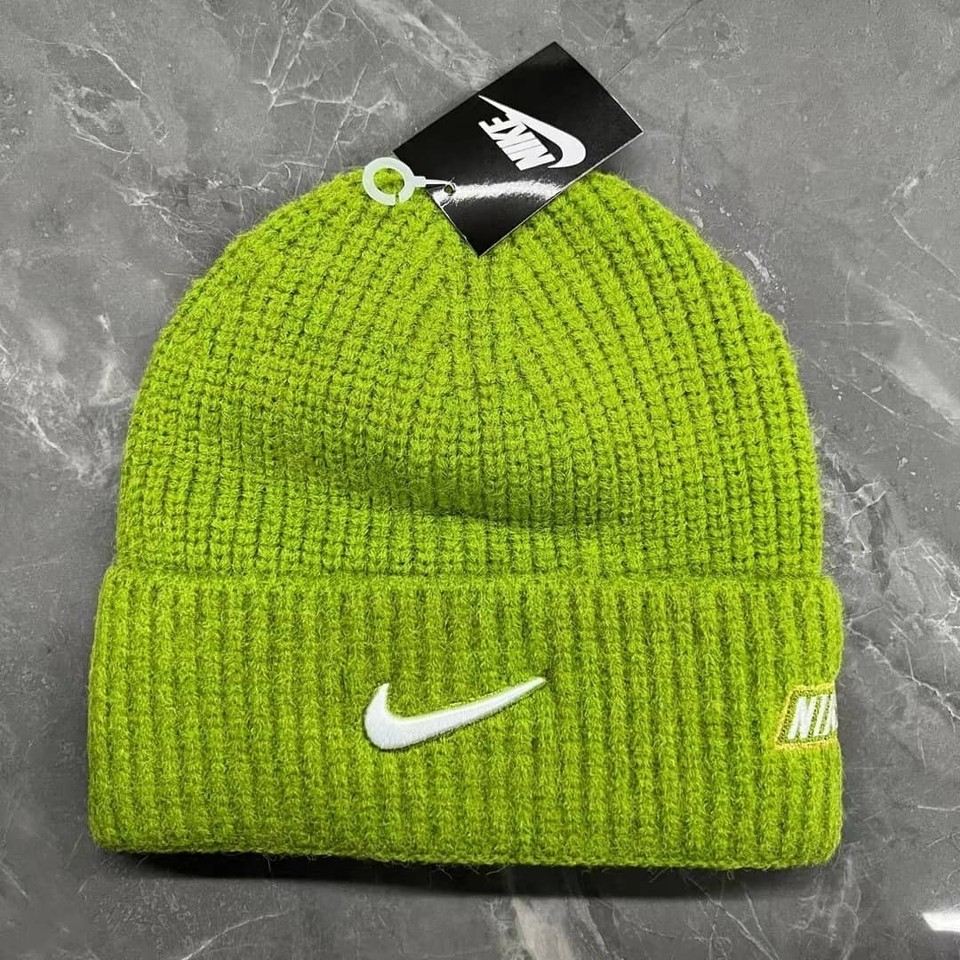 Nike logo Swoosh Beanie Hat Winter Cap Snow Warm One Size Christmas ...