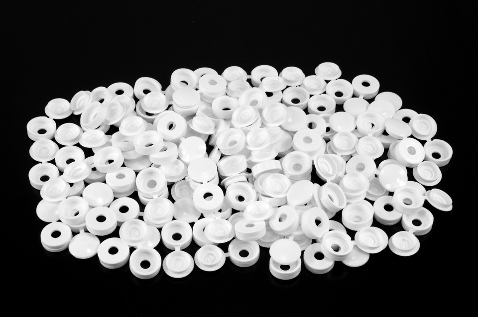 20 COLOUR SMALL PLASTIC HINGED SCREW FOLD OVER COVER CAPS 6g/8g Gauge ...