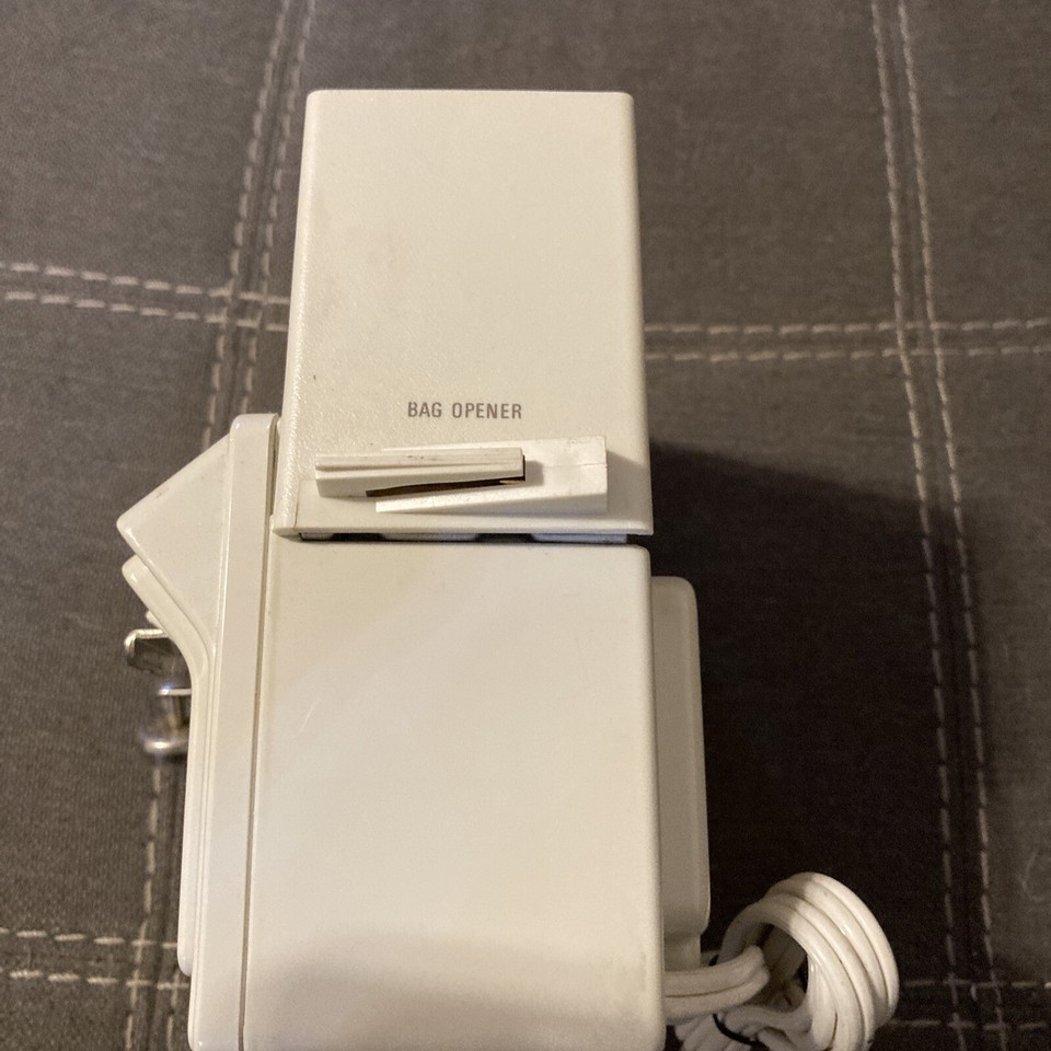 Black & Decker Spacemaker Can Opener Under The Cabinet Beige EC60G Type ...