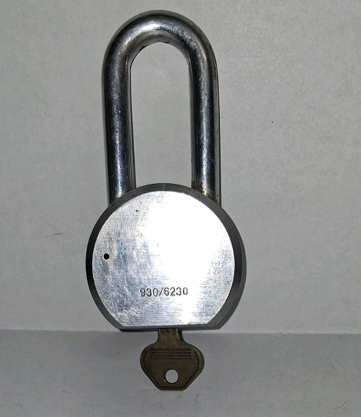 Master Lock Large Pad Lock With Its Key Hardened Boron Alloy #930 ...