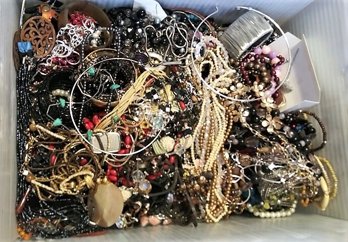 Huge Jewelry Lot 3 + Pounds Lbs Vintage Now Junk Craft Wear Pieces ...