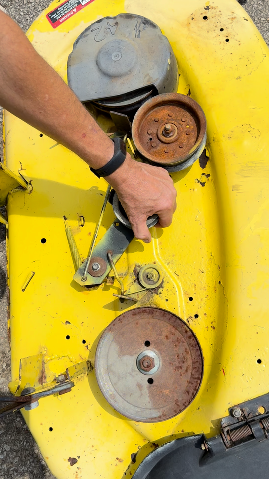 John Deere L110A L110 D100 E100 GXL110A061522 42" Mower Deck w/ Shell ...