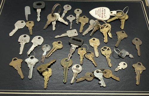 Lot Of ~25 Vintage Random Keys Arts & Crafts / Authentic Old As Shown ...