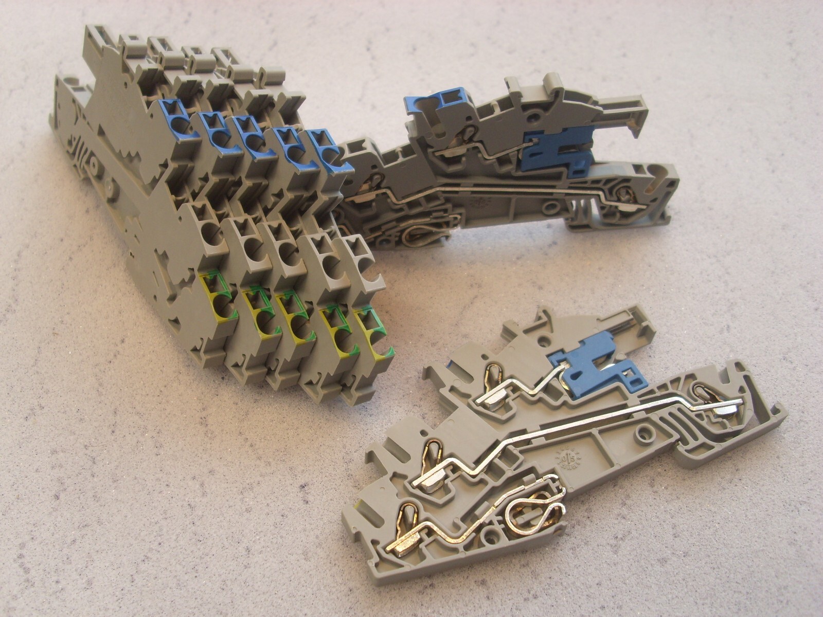 4 / 5 / 6 x DTI 2,5 PE L NT L L N AB-DTI D-DTI Phoenix Contact sehr gut ...