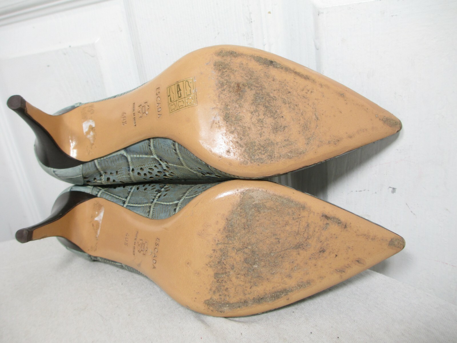 ESCADA LIGHT BLUE LASER CUT ALLIGATOR PRINT LEATHER H… - Gem