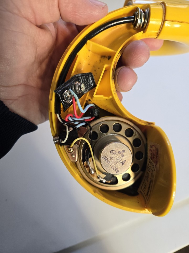 Vintage Panasonic Toot A Loop Radio R-72 AM Radio Yellow Retro Japan ...