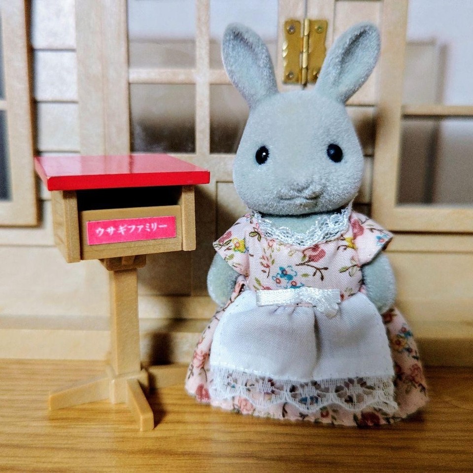 Calico Critters Japanese Sylvania Early Mailbox Gray Rabbit'S Mother ...
