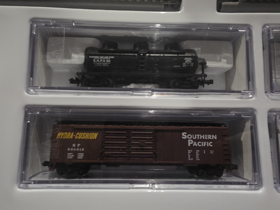 Life-Like Trains N Scale Yard Master Diesel Freight Set W/SW9 Chessie ...