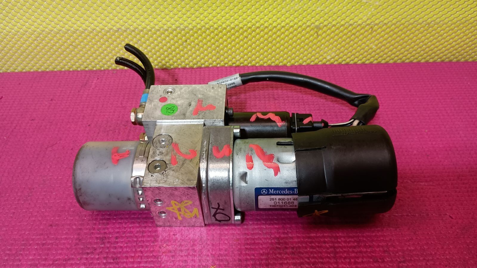 06-09 Mercedes W251 R350 R500 R63 Trunk Lid Hydraulic Pump Motor ...