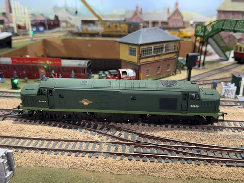 Hornby R751 BR green Class 37 diesel locomotive D6608 8H22 Limited ...