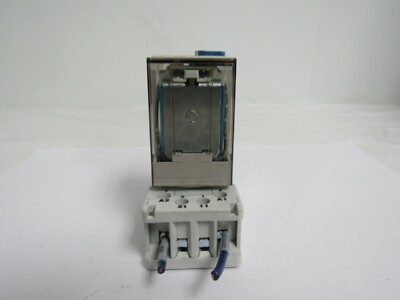 ALLEN BRADLEY 700-HA32Z24-3-4 RELAY W/ BASE | eBay