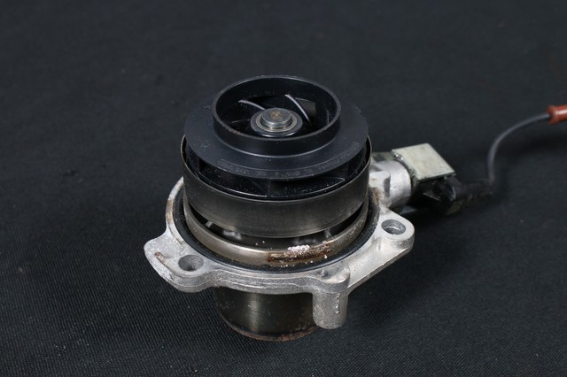 AUDI A3 2.0 TDI 8V WATER PUMP 04L121011 04L907284 GENUINE 2011-2016 ...