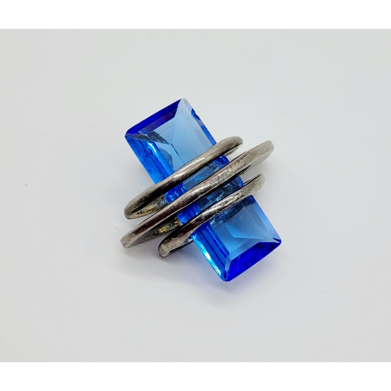 Silver Tone Twisted Rectangle Blue Rhinestone Pendant - Gem