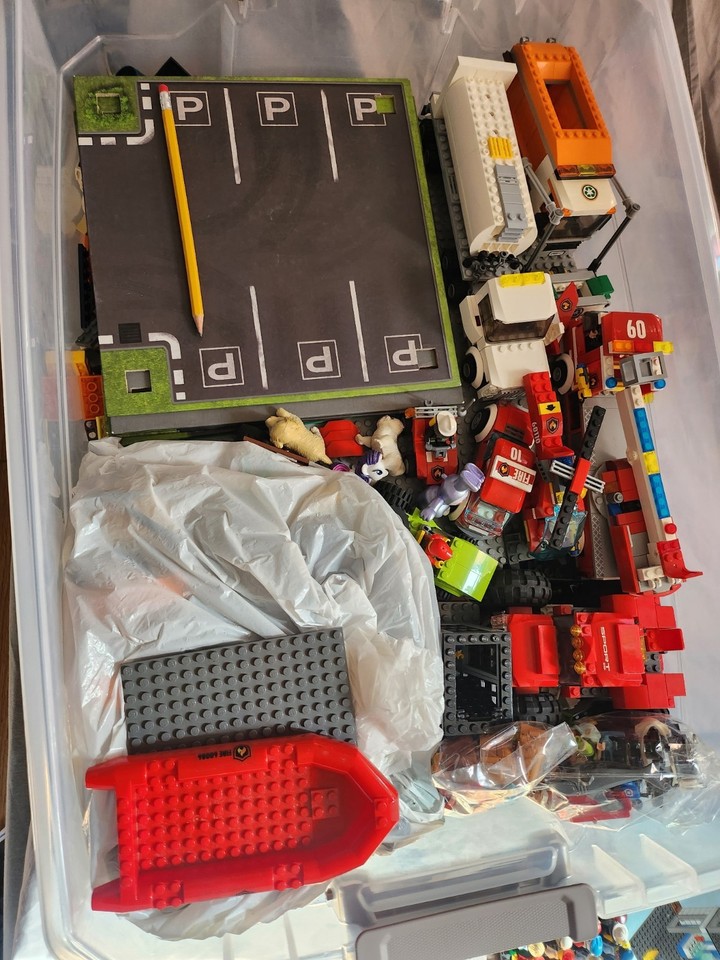Legos Huge Lot Of 30+ Builds, Most Complete, W/instructions Read ...