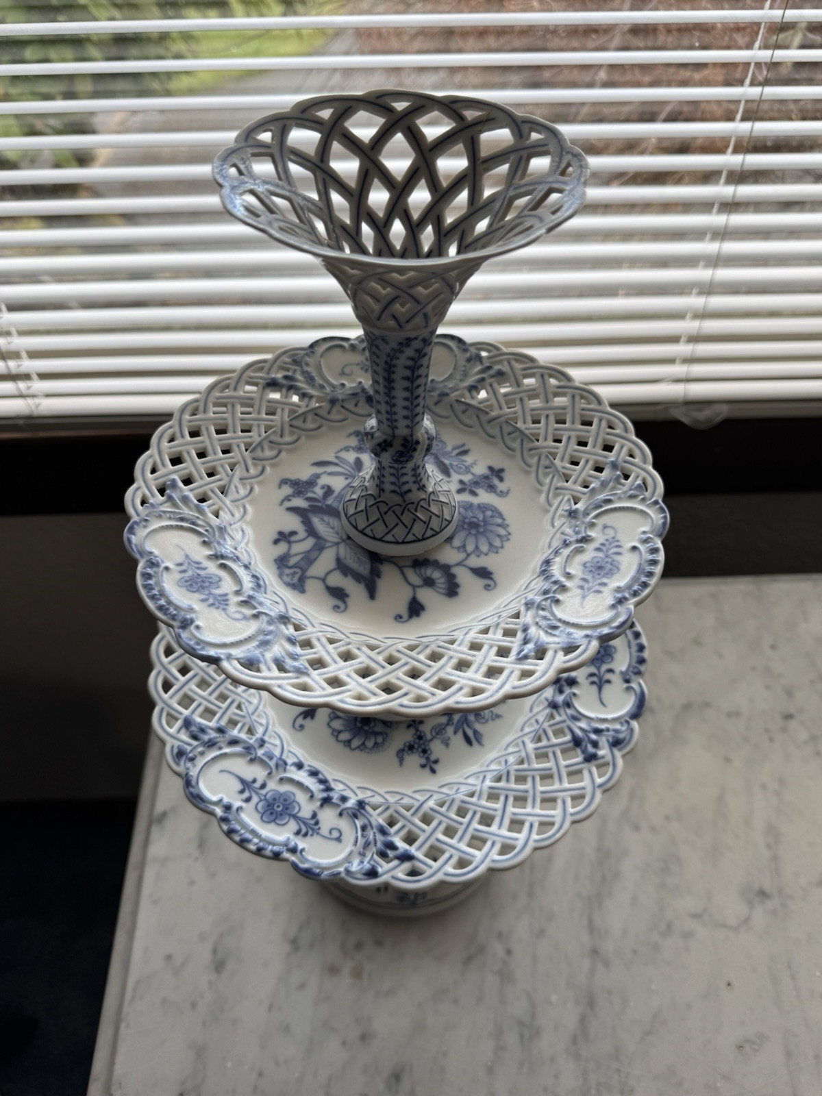Meissen Blue Onion 3 Tier Dessert Stand Zwiebelmuster Reticulated ...