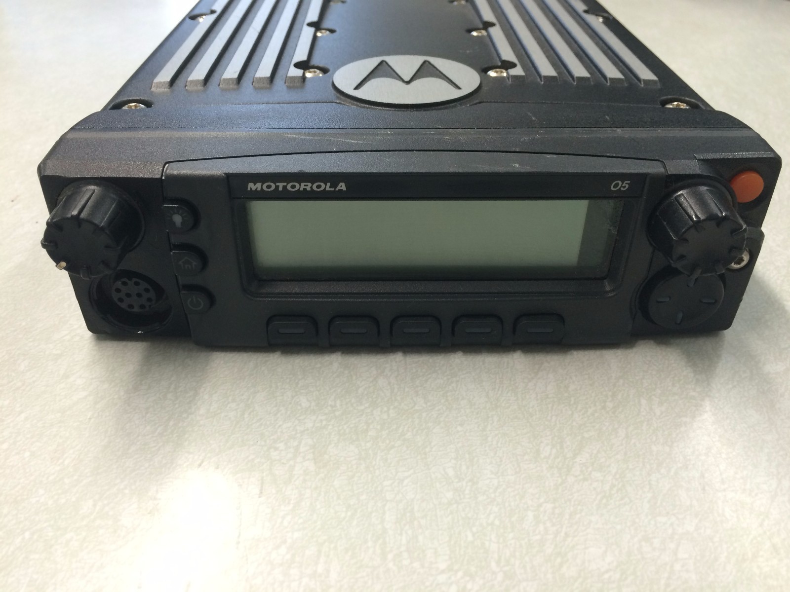 MOTOROLA XTL5000 UHF1 P25 DIGITAL TRUNKING MOBILE RADIO 50w - NEW MIC ...