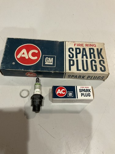 Box Of 8 NOS AC 44 Spark Plugs Fire Ring Green Rings MADE IN USA GM ...