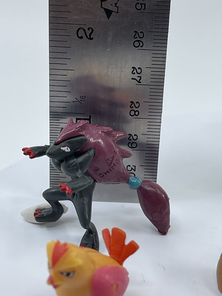 VTG Pokémon RL Figures Zacian Coins Gyarados Pin & Figures Lot Trapinch ...