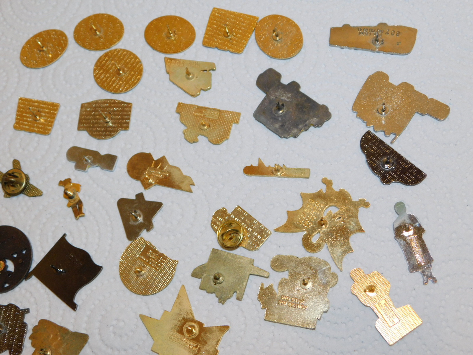 LOT de PINS pin's SUISSE biere WARTECK ciba BASEL swiss logo insigne ...