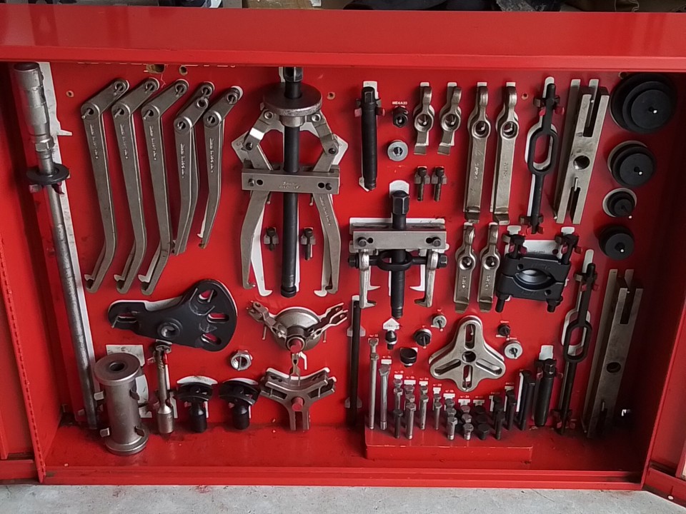 SNAP ON CJ2000 INTERCHANGEABLE MASTER PULLER SET W/ TOOL BOARD,CABINET ...